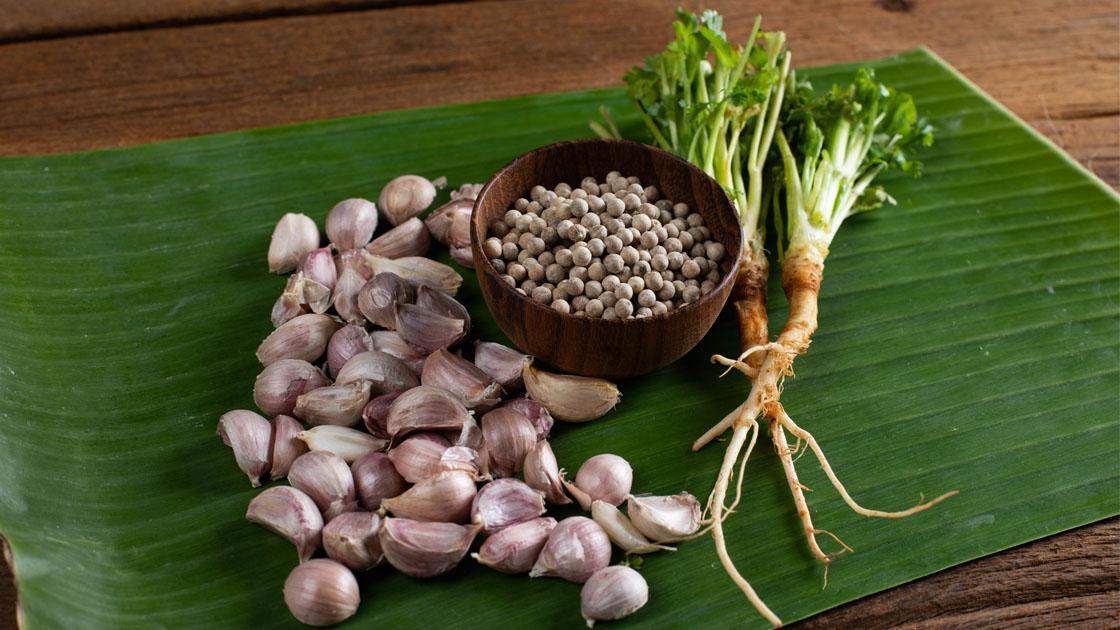 Recipe: How to Make Raak Pakchi Kratiem Prik Thai, The Three Buddies of ...