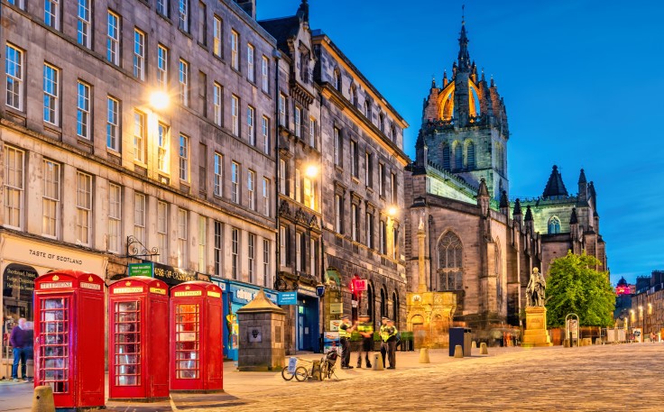 Where to Eat, Drink and Stay During the Edinburgh Festival Fringe