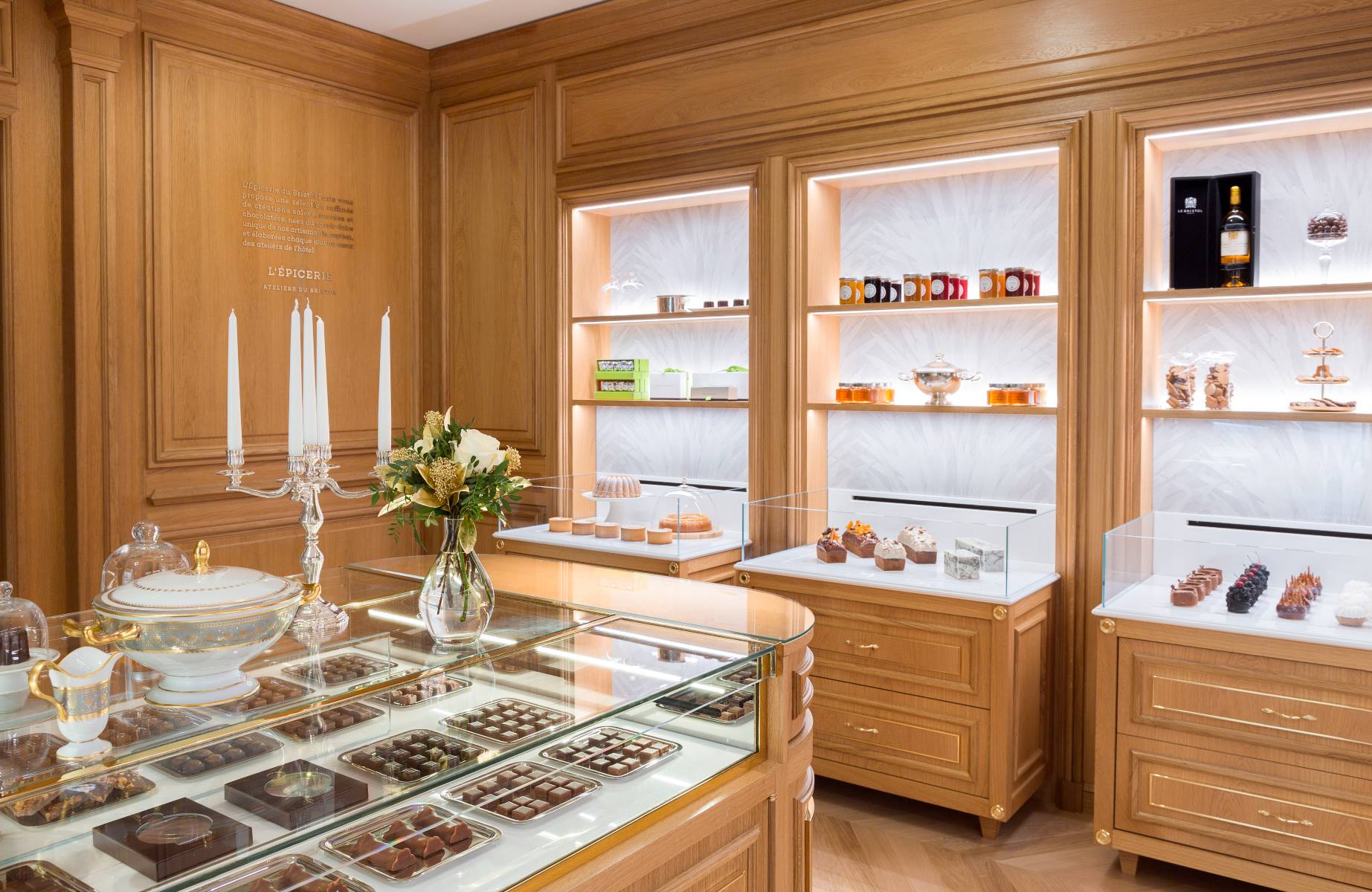 À Paris, le chef pâtissier Maxence Barbot réinvente la haute pâtisserie ...